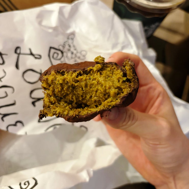 무게부터 남다른 두바이 대왕 쫀득 쿠키볼 | 신세계백화점 강남 스위트 파크 디저트 맛집 , 프랑스루브르바게트 : 네이버 블로그