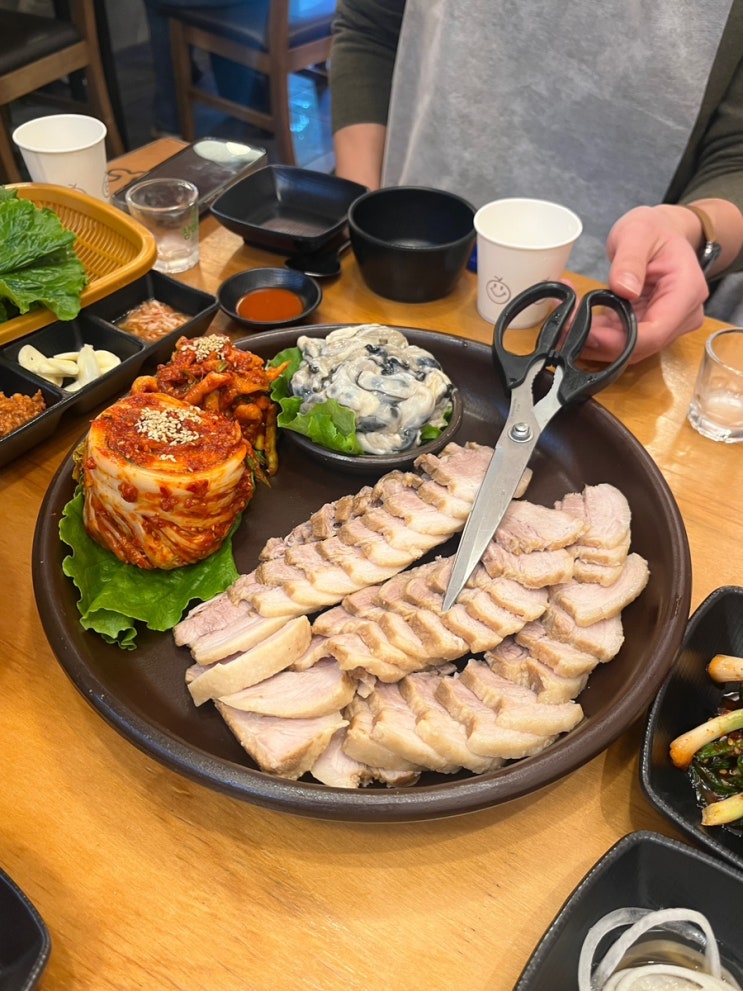[전주 맛집] 전주 송천동 싱싱한 통영 굴보쌈 맛집 “애항아리보쌈족발 송천점” : 네이버 블로그