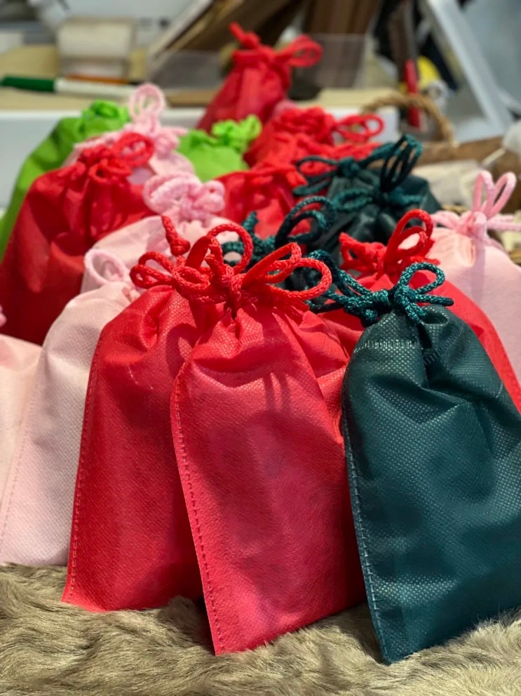 '손님은 센스쟁이' 선물🎁은 from산타. 산타양말🧦은 from you~~^^ : 네이버 블로그