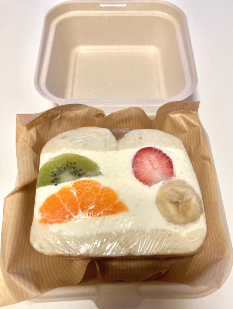 [내돈내산] 카페굿웨더 서현본점 - 후르츠산도베이글 / 생귤케이크 / 딸기요거트케이크 / 딸기초코멜팅케이크 : 네이버 블로그