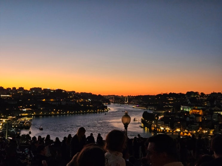 유럽일기 _ 포르투1편 _ (아침 산책 / 시내워킹투어 / 포즈 해변 / 모루정원 일몰) : 네이버 블로그