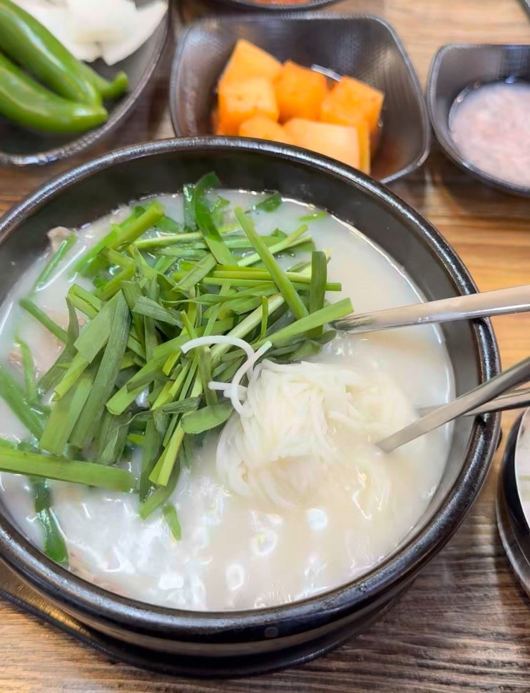 서면 국밥 맛집, 뽀얀 국물과 항정수육이 맛있는 조선돼지국밥 : 네이버 블로그