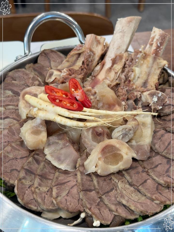 국물 한 숟갈에 마음이 녹아내렸어요 진하고 든든한 국밥 한 그릇 속초해장국맛집 방가네소고기국밥 속초점 : 네이버 블로그