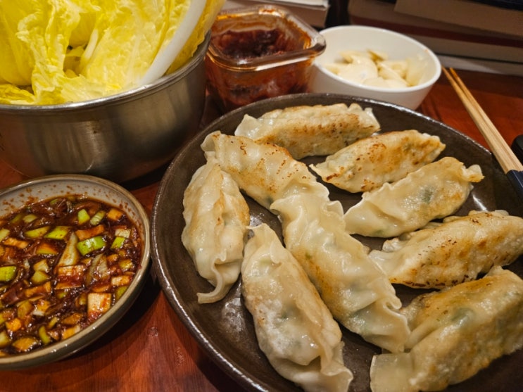 겉바속촉 만두 굽기 : 네이버 블로그