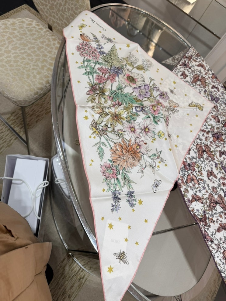 Dior 디올 세일 ️ 스카프 찾으시던스타일 몇점 추가확보 😍 : 네이버 블로그