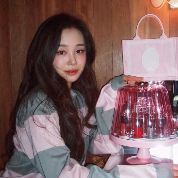 "재벌계 인맥 퀸이라더니.." 제니 닮은꼴 대림 4세 이주영 패션 대학 근황 : 네이버 블로그
