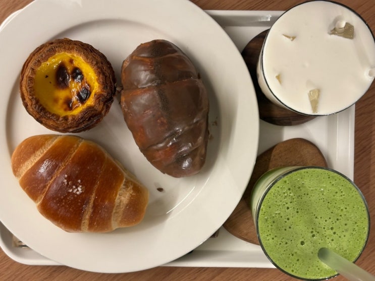 2026.04 합정 베이커리 카페 추천! 맛있는 소금빵과 늦게까지 여는 카페 : 네이버 블로그