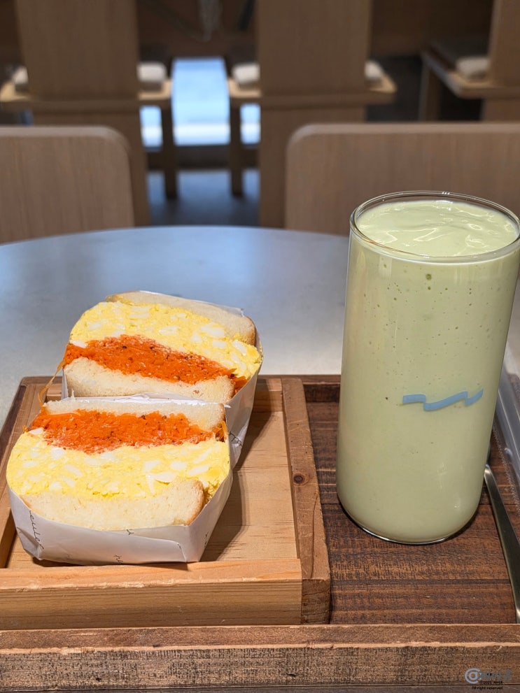 영등포구청 카페 흘러 쫀득한 생식빵 샌드위치 맛집 : 네이버 블로그
