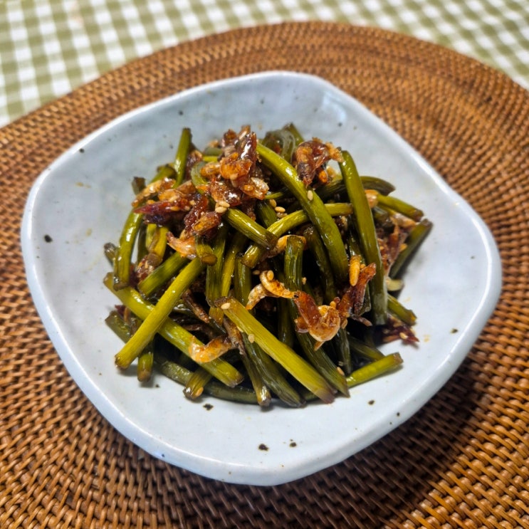 엄마 손맛 그대로, 제철 마늘쫑 보리새우볶음 레시피 : 네이버 블로그