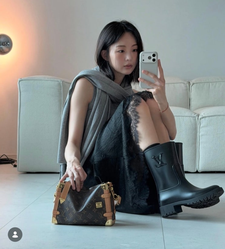 "라이징 스타 여배우 루이비통 착용 변신" 금새록 비오는 날 패션 : 네이버 블로그