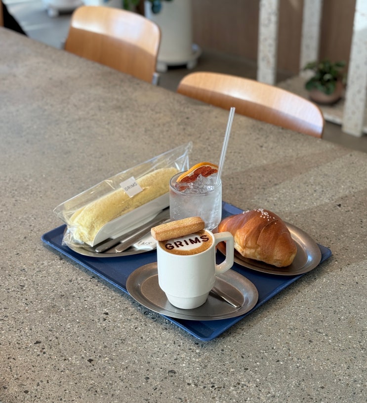천안 대형 베이커리 카페 빵 음료 맛있는 구룡동 맛집 그림스카페 : 네이버 블로그