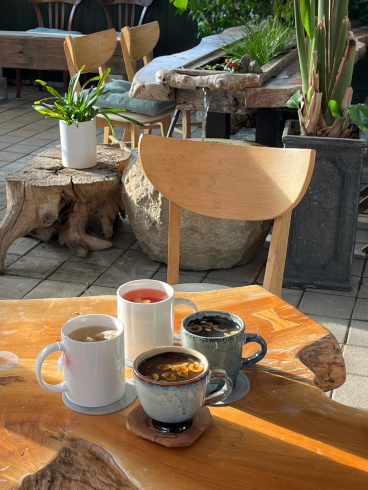 [양산대형카페] 조용히 힐링하기 좋은 미친 조경의 양산카페 / 애견동반 가능 : 네이버 블로그