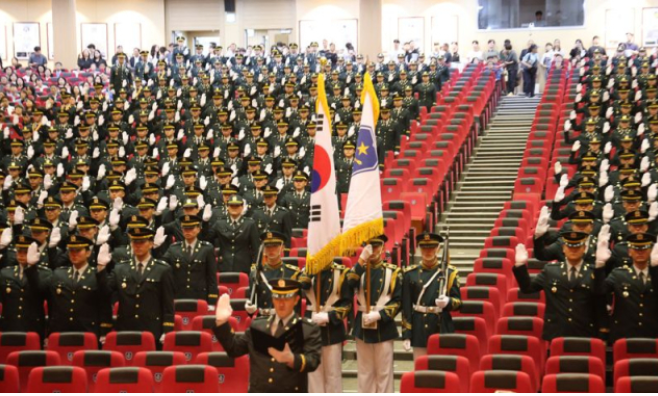 “우리는 군인이 아닙니까?” 중기복무 장교들, ‘도약적금’ 배제에 집단 반발 : 네이버 블로그