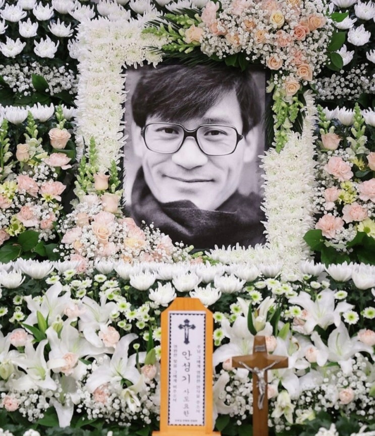 故 안성기 빈소 각계 조문 행렬 이어져...박중훈,임권택,김홍신,김형일,김수철,임진보 그리고 조국 대표도 조문 : 네이버 블로그
