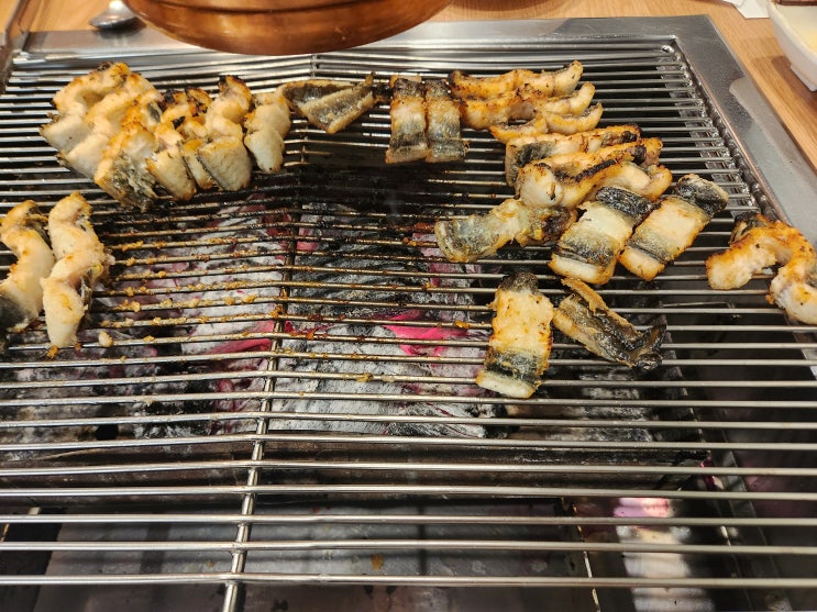 살이 통통한 참숯 장어구이! 전주 신시가지 장어명가 룸 식사 솔직 방문기 (10주년 행사 가격 정보) : 네이버 블로그