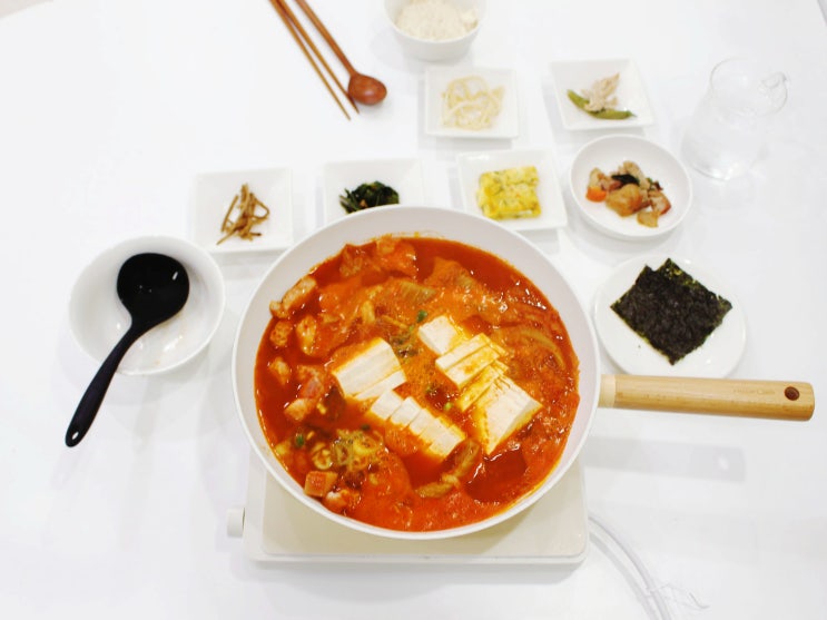 캠핑밀키트 엄마손김치찌개 집밥 밀키트, 캠핑 가기 전에 집에서 먼저 끓여본 이유 : 네이버 블로그