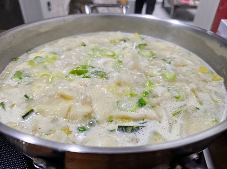 수제비 한 그릇에 담긴 인연, 같은 라인 이웃과의 따뜻한 저녁 : 네이버 블로그