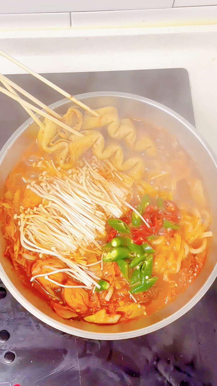 투다리 김치우동 만들기: 도마 없이 5분 만에 완성하는 초간단 술안주 레시피 : 네이버 블로그