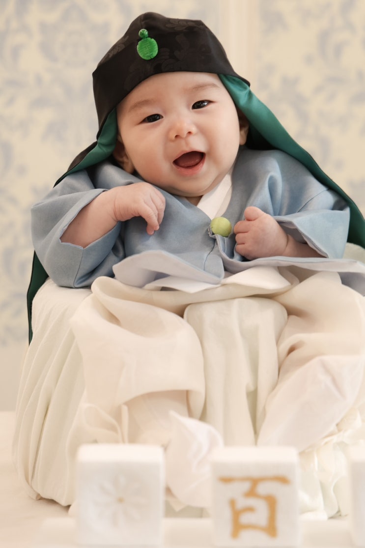 더멜즈스튜디오_대구 백일상 스튜디오+작가촬영 : 네이버 블로그