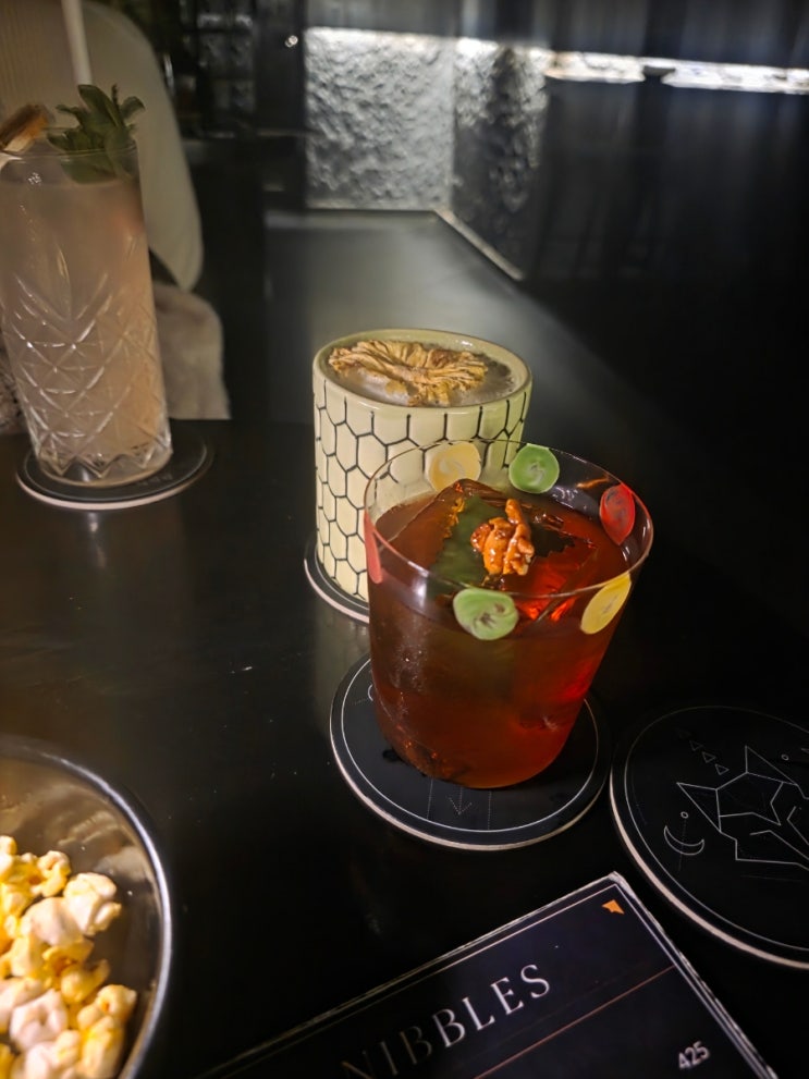 [D+219] 델리 Lair Bar - 비밀 술집 컨셉의 칵테일 바 : 네이버 블로그