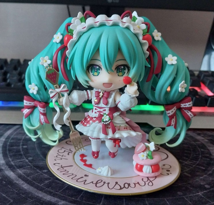 하츠네 미쿠 15주년 기념 Ver. (딸기미쿠)를 구매하다 : 네이버 블로그