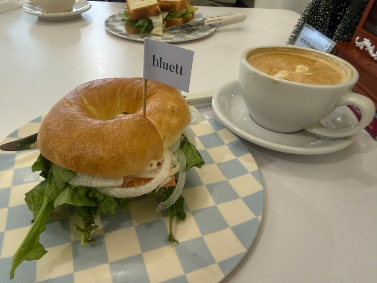 [내방역 카페] 샌드위치, 카페라떼 with Bluett : 네이버 블로그