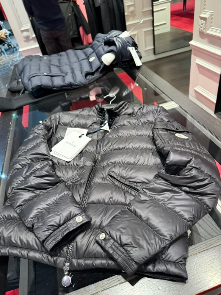 Moncler agay 몽클레어 아게이 블랙 경량패딩 한점 115만원 🔥🔥 : 네이버 블로그
