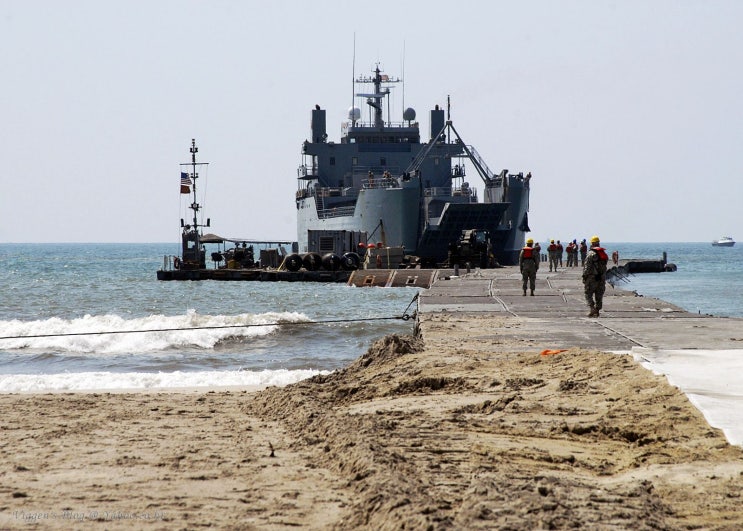 Joint Logistics Over-The-Shore (JLOTS) 훈련중인 미해군 : 네이버 블로그